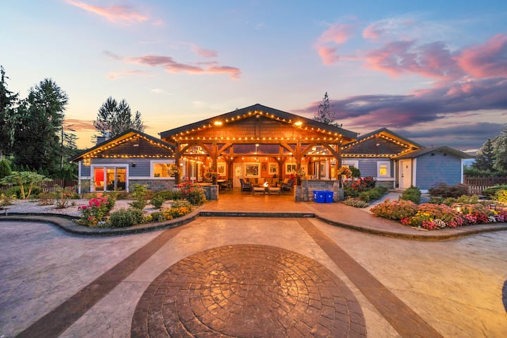 Farm Escape With Tea Pavilion And Mountain Views - Pitt Meadows