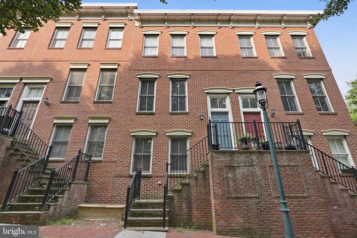 Stylish 3-story Brick Townhouse Retreat - Trenton, NJ