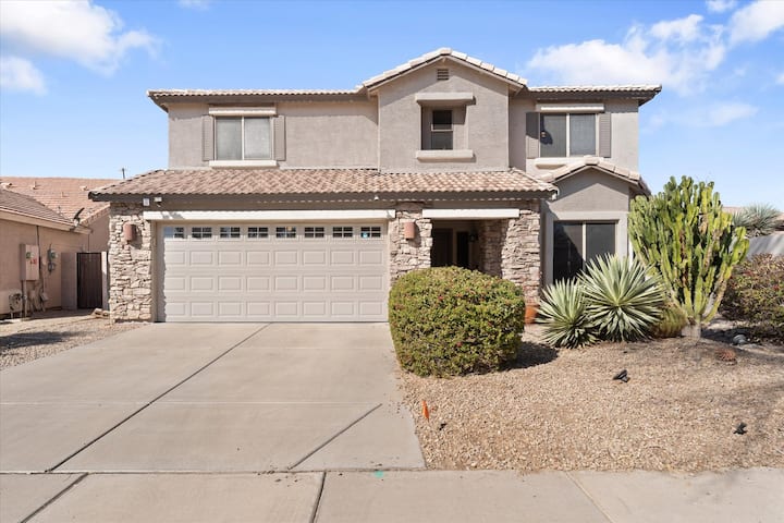 Modern Queen Creek Oasis W/ Pool & Game Room - Queen Creek, AZ