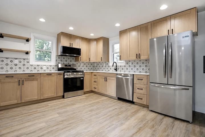 Luxury Modern Retreat For Groups & Pets | Aberdeen - Aberdeen, SD