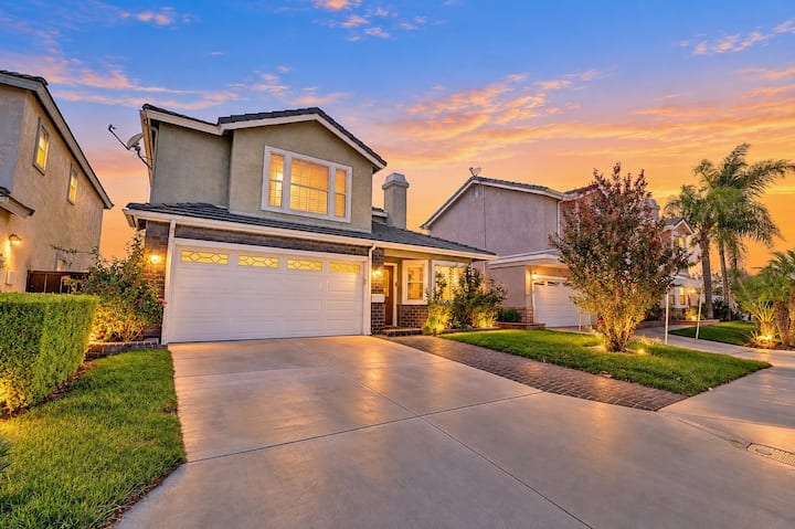 Spacious 4br | Near La & Disney | Backyard - Whittier, CA