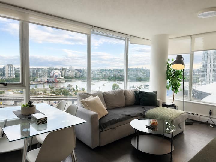 Spacious Downtown Stay | Parking - North Vancouver