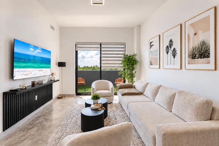 Superhost 2br | Gym& Pool & Free Parking - Dania Beach, FL