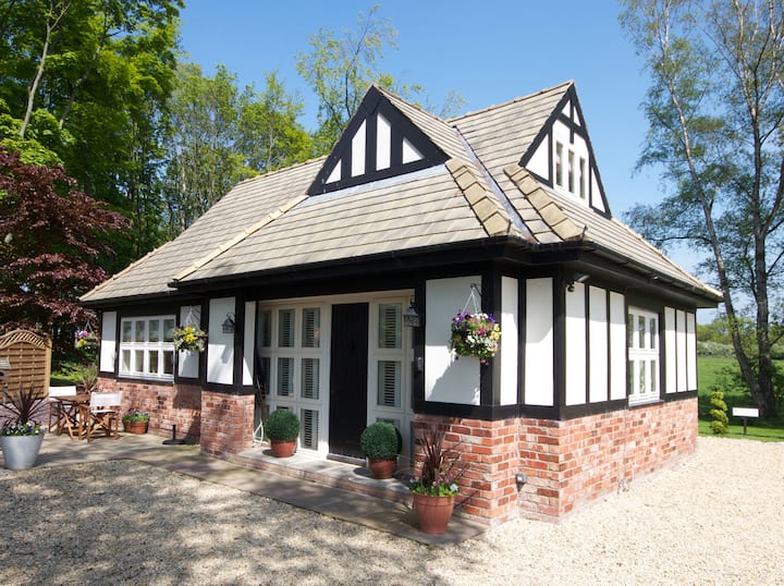 The Garden Cottage, Knutsford, Cheshire - Knutsford