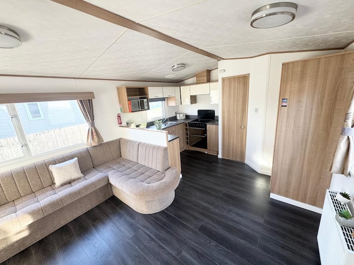 Lovely Caravan With Mountain Views, Ref 86006w - Towyn