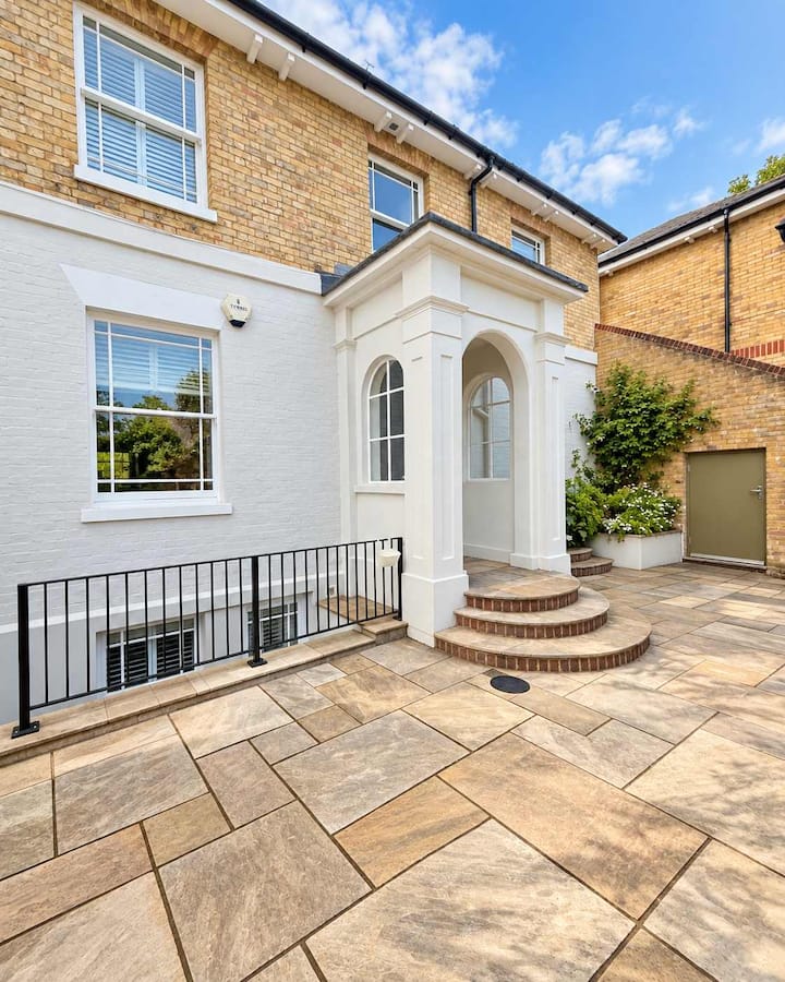 Central 1-bed Apartment Moments From Guildford Tra - 希爾