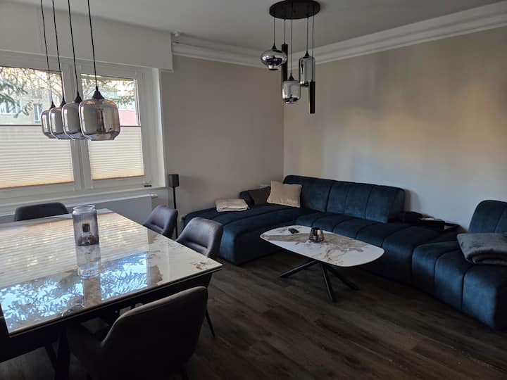 Exklusive, Kernsanierte 4 Zimmer Altbau-wohnung - Neuss