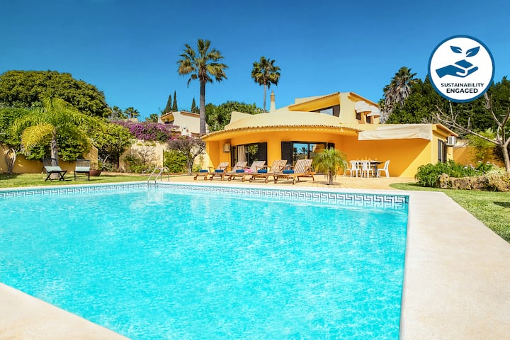Family Retreat W/ Pool & Bbq In Montechoro - Albufeira
