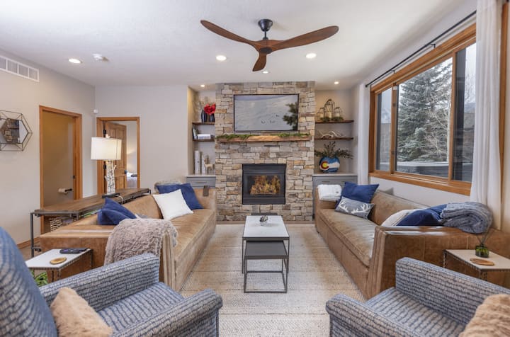 Paddleboarding, Hot Tub, Game Table, A/c! - Silverthorne, CO