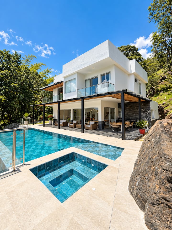 Villa Roca: Piscina, Jacuzzi, Bbq Y Vista Ciudad - Copacabana