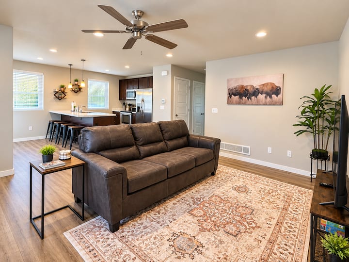 The Western Haven | Modern Cheyenne Apartment - Cheyenne, WY