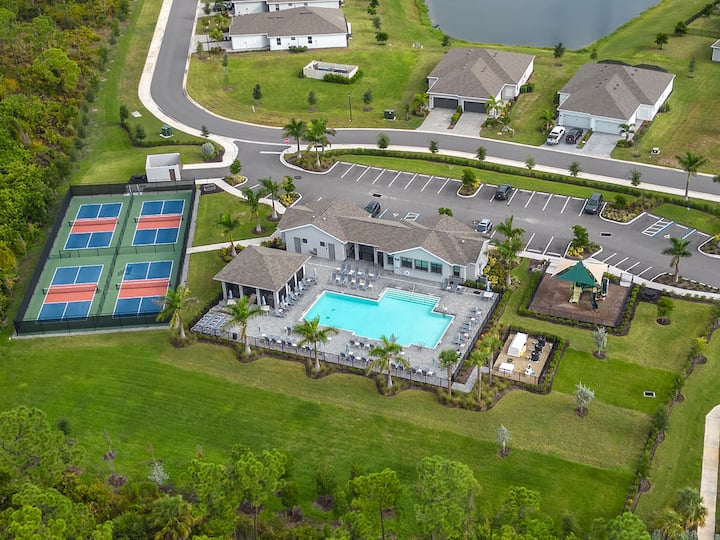 Lake Home With Community Heated Pool Near Beaches! - Englewood