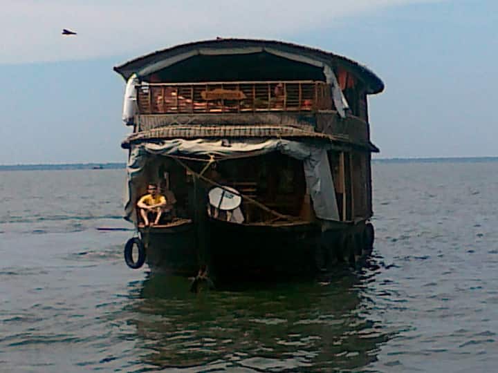 Unforgettable Experience In St.crispin Houseboat - Kumarakom