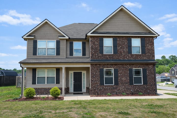 Hot Tub + Game Room | Zen Garden - Clarksville, TN