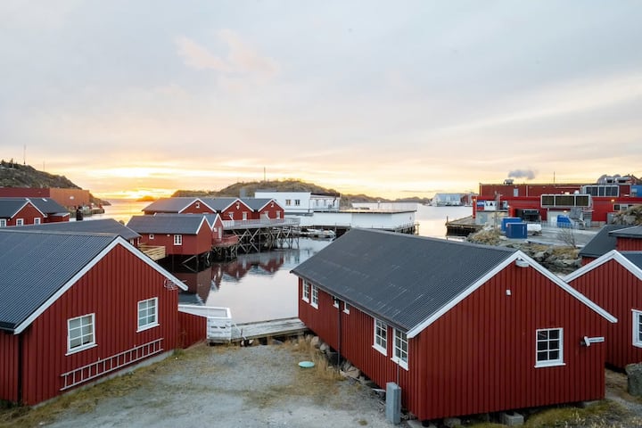 Stamsund Harbour Rorbu | Authentic Lofoten Stay - Stamsund
