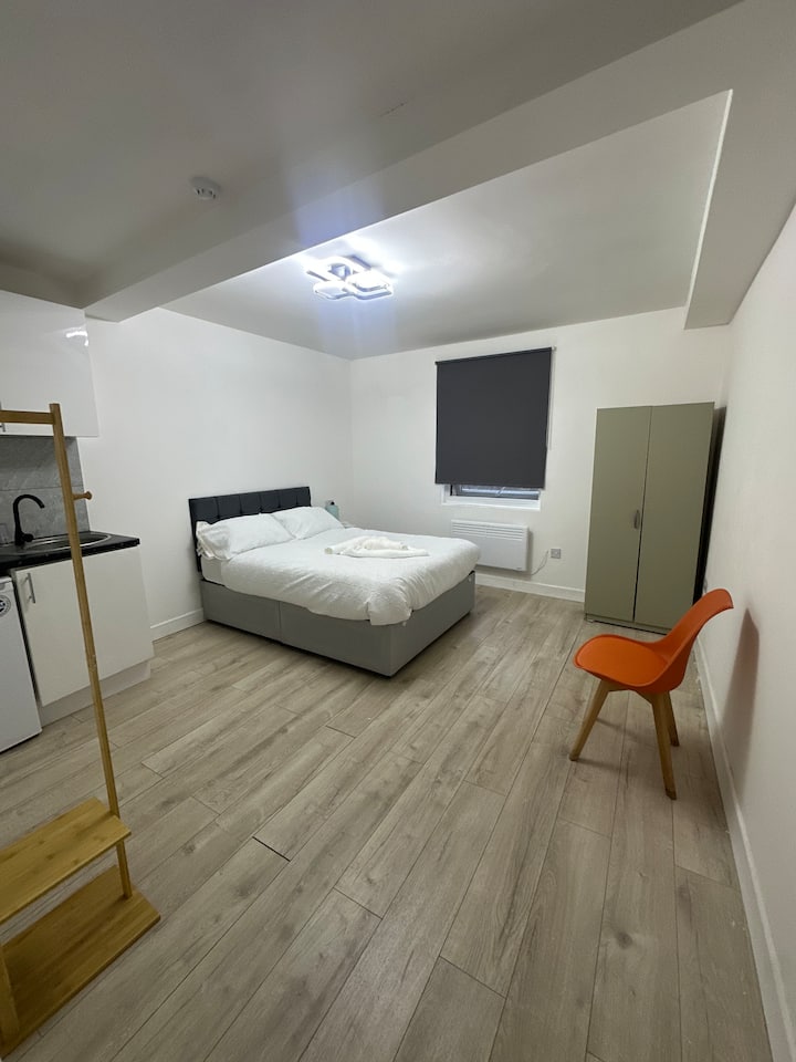 En-suite Studio In Raynes Park | Near Wimbledon - サービトン