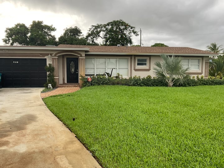 Charming Boynton Beach Retreat | 3br Home - Boynton Beach, FL