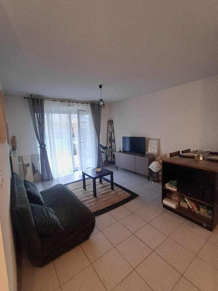Joli T2 Cosy En Rez-de-jardin - Bron