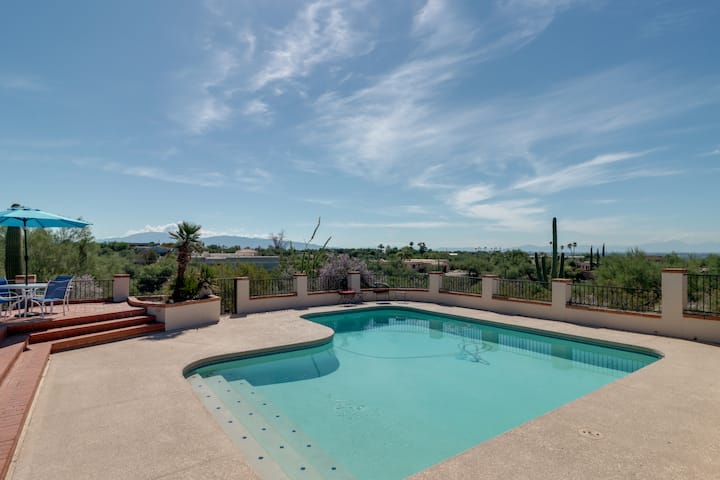 Pool, Putting Green & Mtn Views: Tucson Home - Catalina Foothills, AZ