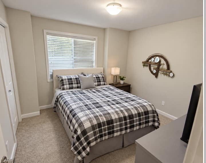 2br Condo | Pool, Hot Tub & Gym | Monthly - Saskatoon