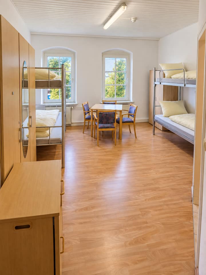 Nordquartier Lunden - Helles Vierbettzimmer - 104 - Friedrichstadt