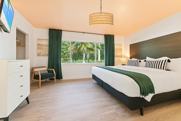 Peaceful Boca Beach Getaway | Resort Amenities - Boca Raton, FL