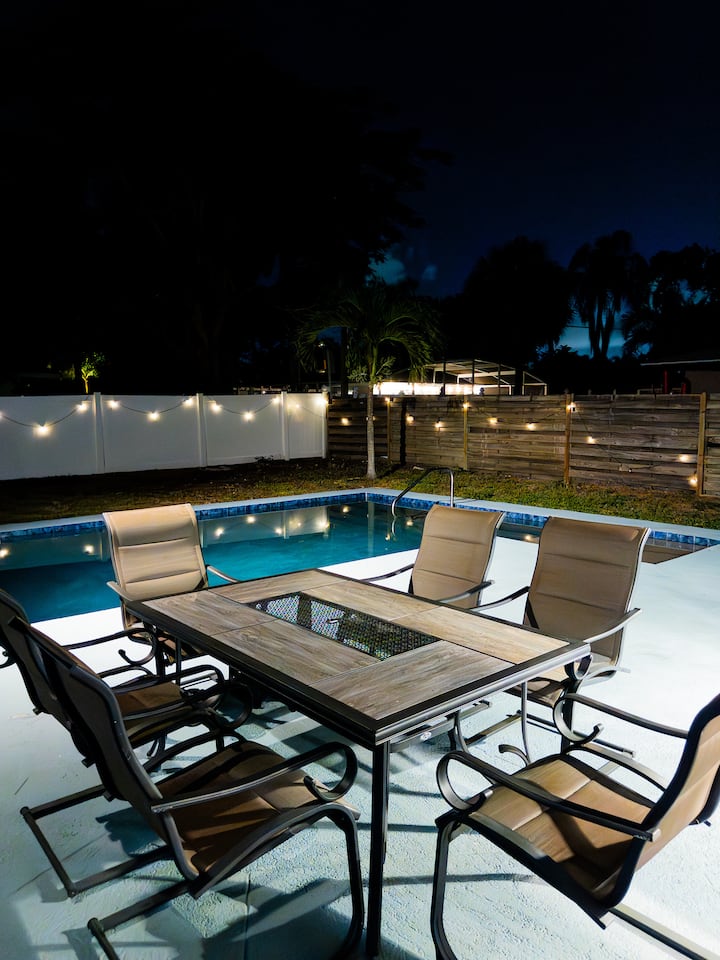 Sunshine & Poolside | Private 3br Florida Retreat - Sarasota, FL