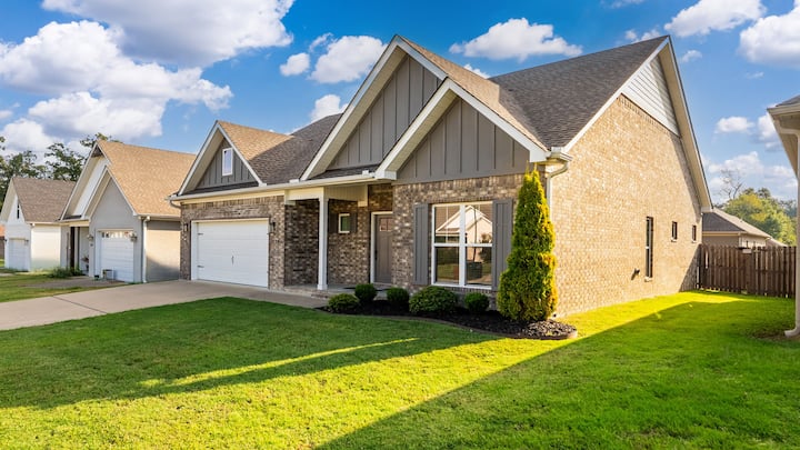 The Blue Lucerne House - Conway, AR