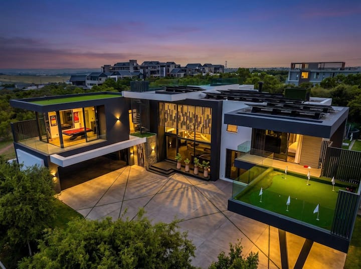 Amazing House In Bryanston - Sandton
