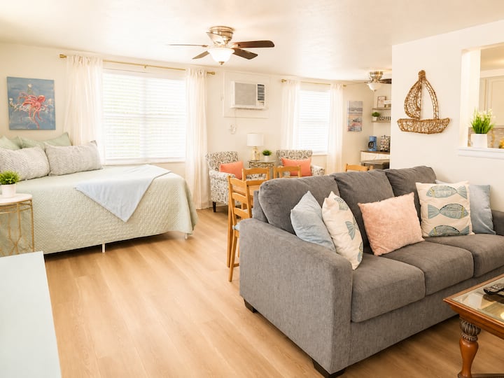 Seaglass River Cottage | Coastal & Pet Friendly - New Port Richey, FL