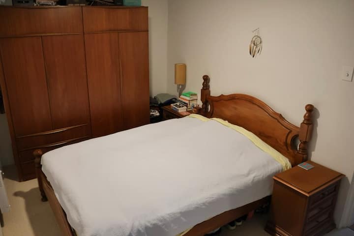 Whole Lovely, Modern Apartment With Cute Courtyard - Sydney