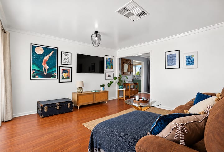 Eclectic Colourful Home, With A Cool Vibe - Rockingham