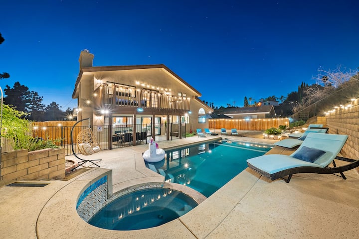 Hot Tub, Pool, 7 Beds, Garage, Gated Yard, Arcade - San Diego, CA