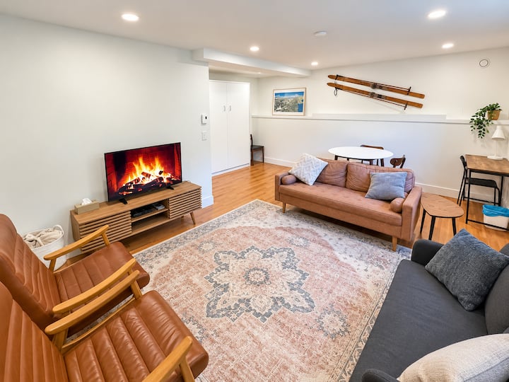 Highlands Adventure Base | 4 Beds | Bike Storage - Squamish