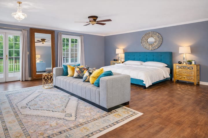 Medina Mansion 3-bedroom Suite - Medina, OH