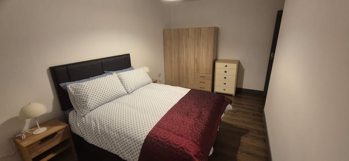 Apt 8, - Limerick