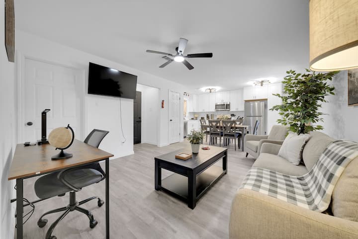 Baytown Home Away-3bdr 1.5 Bath, Family Friendly! - Baytown, TX