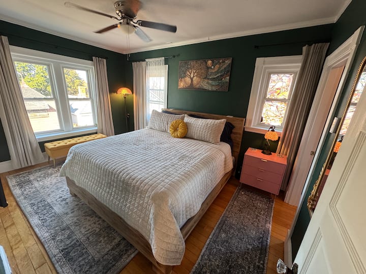 Witchs' Walk - Downtown Center Salem Penthouse - Marblehead, MA
