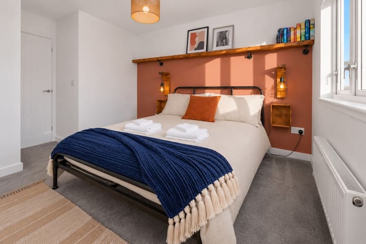 Central 2br Retreat | Sleeps 5 | Free Parking - Livingston