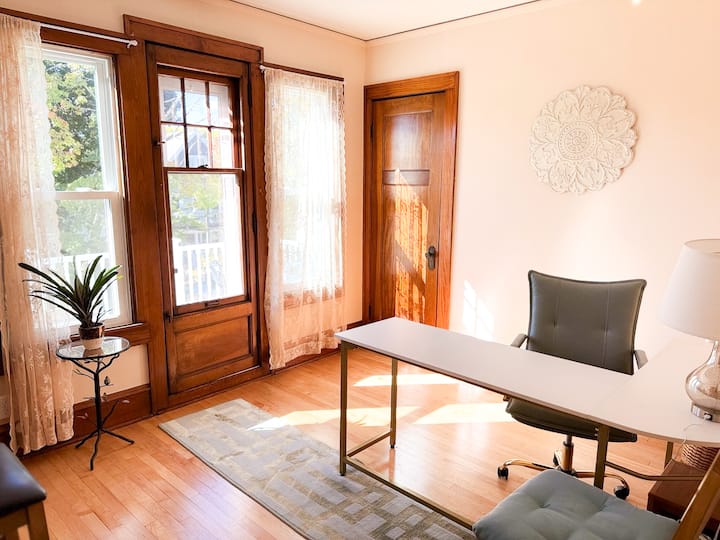 Home Office + Sauna: Peaceful 2br In Bay View - Milwaukee, WI