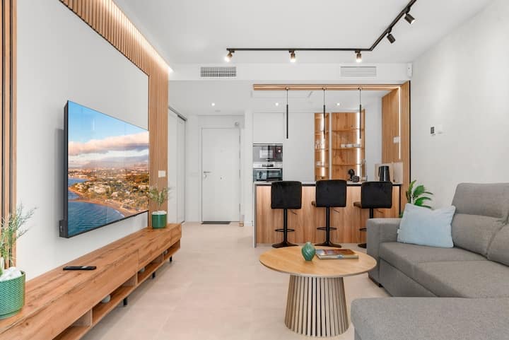 Stylish Apartment | Center & Steps From The Beach - Fuengirola