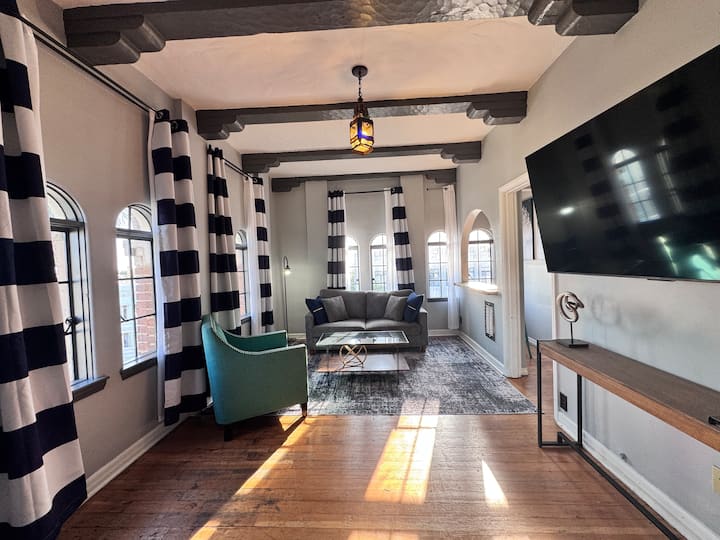 Panoramic Cityview Penthouse Near Beach - Carson