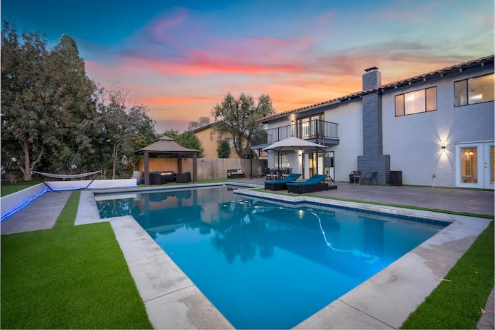 Beautiful Golf Course Retreat With Pool & 4br - Bakersfield, CA