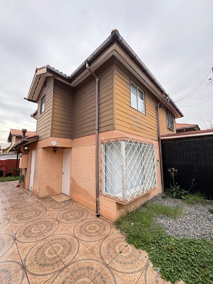 Casa Con Patio Privado, Wifi Y Estacionamiento. - Pirque