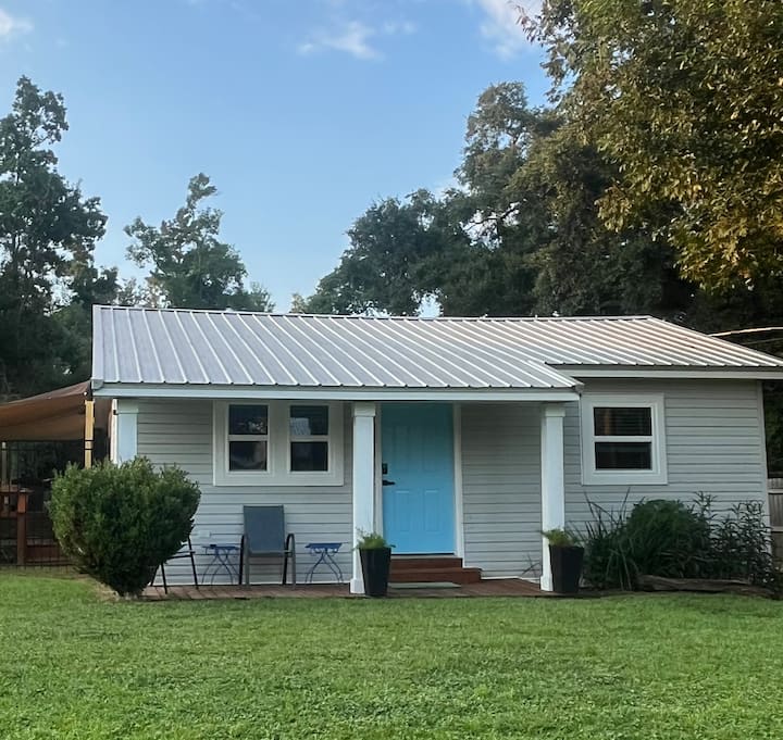 Sweet Lil Home Alabama 2bd/2bath
Pet Friendly - Fairhope, AL
