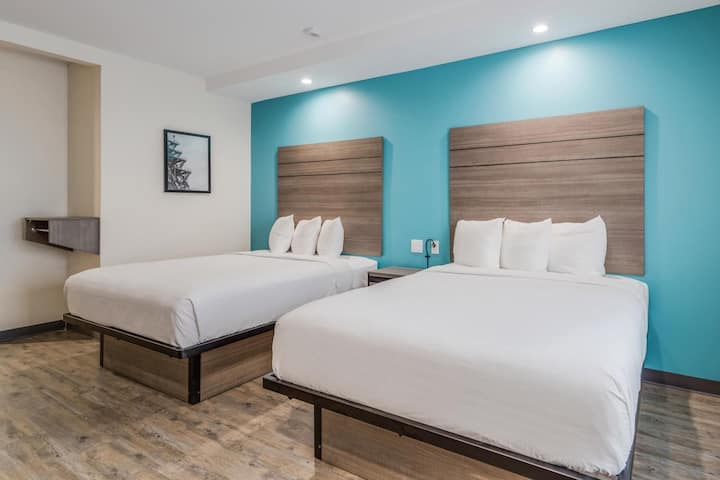 2 Budget-friendly Rooms | Free Parking & Breakfast - Katy, TX
