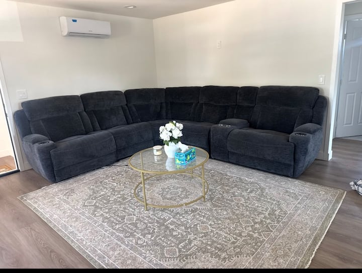 Peaceful Home Near Disneyland, Knotts & Beaches - Anaheim, CA