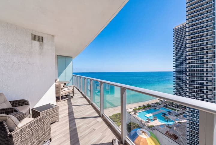 Oceanfront Apt In Lyfe | High Floor - Hallandale Beach, FL