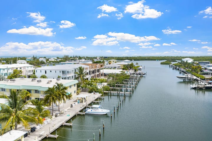 Middle Keys Canal Condo, Pool, Ramp & 40-foot Slip - Curry Hammock State Park, Marathon