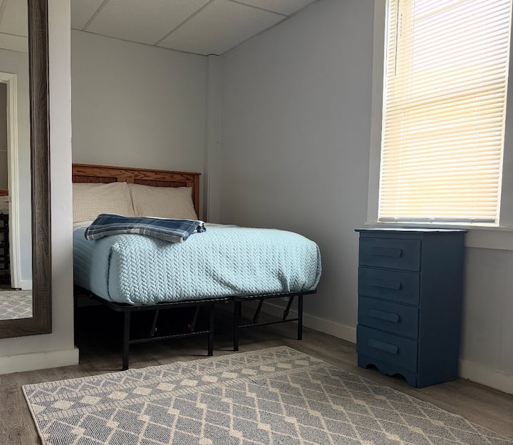 2-bedroom Close To Unh & Portsmouth ~ Parking! - Dover, NH